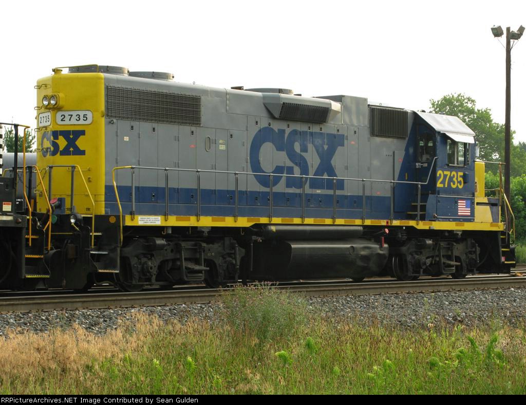 CSXT EMD GP38-2 2735
